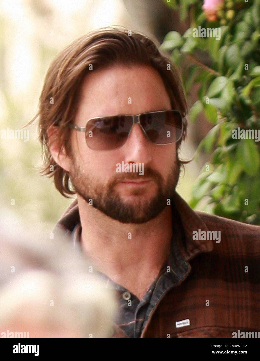 Actor Luke Wilson shows off his beard as he has a casual lunch with ...