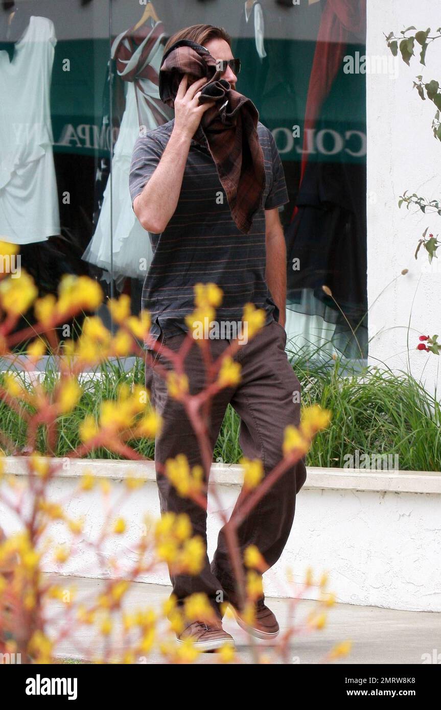 Actor Luke Wilson shows off his beard as he has a casual lunch with ...