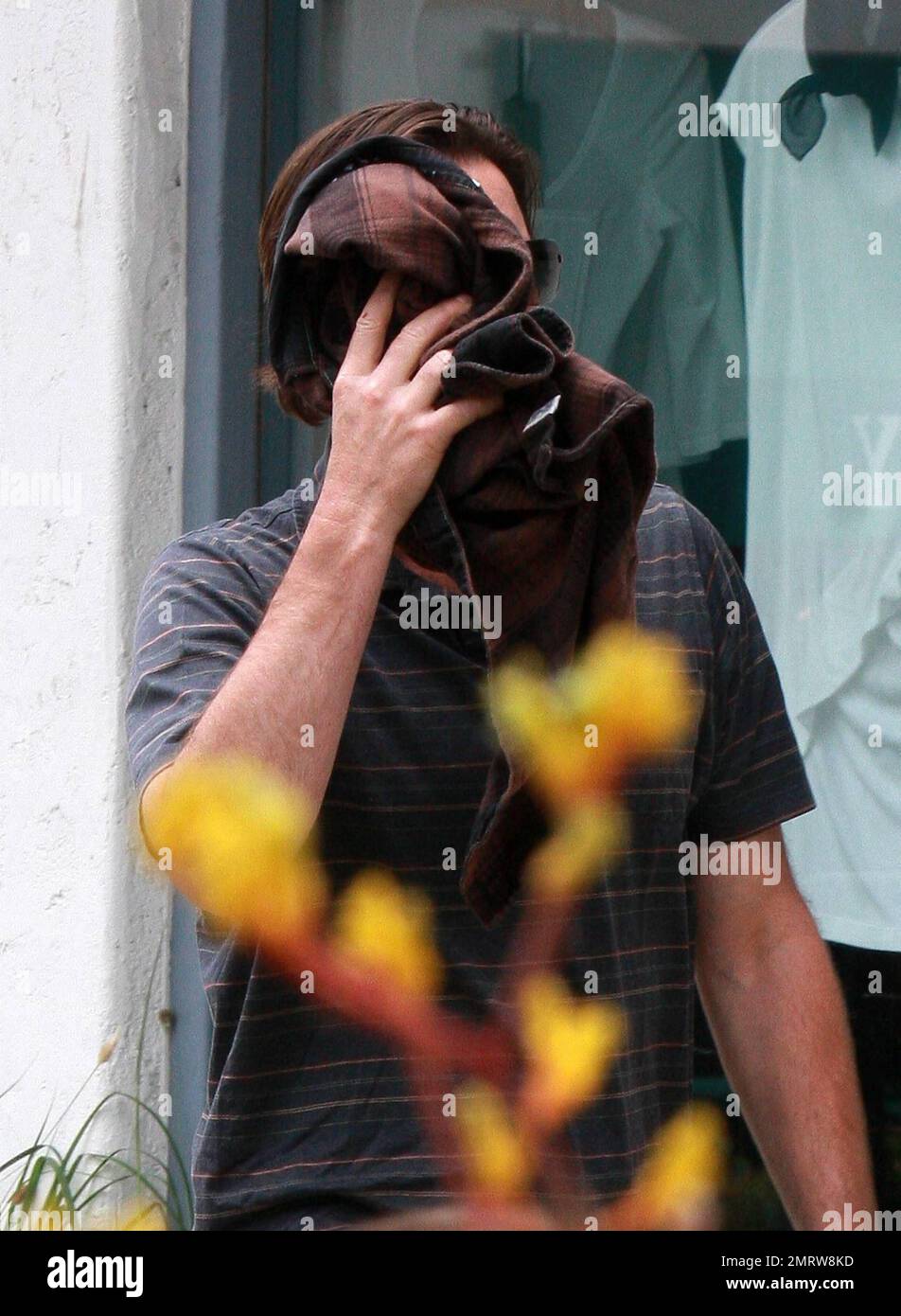 Actor Luke Wilson shows off his beard as he has a casual lunch with ...