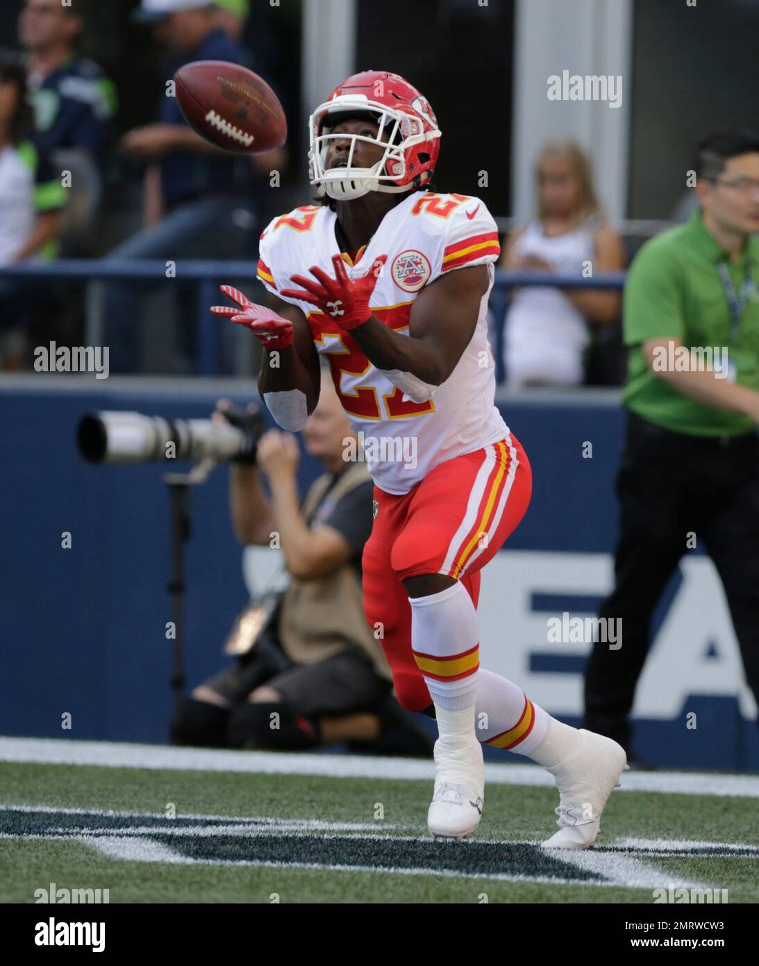 Kansas City Chiefs cornerback Kenneth Acker makes a catch during ...