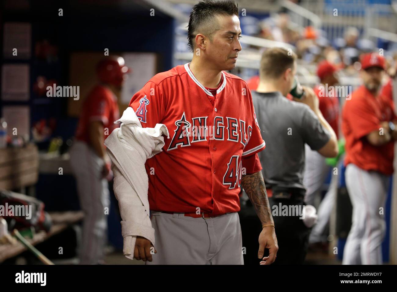 Los Angeles Angels starting pitcher Jesse Chavez walks in the dugout ...