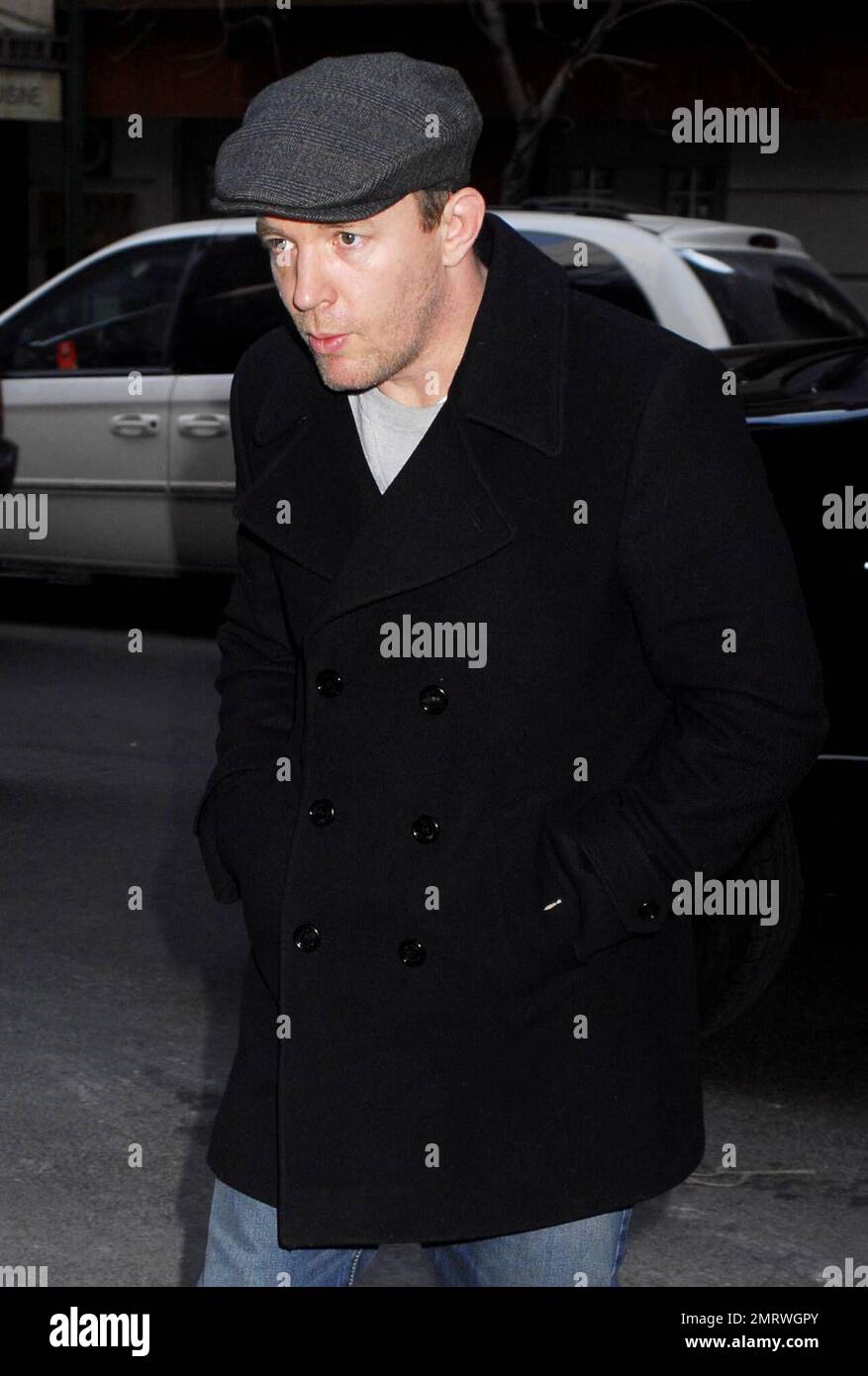 Madonna pays a visit to the NYC Kaballah Center with ex-husband Guy ...