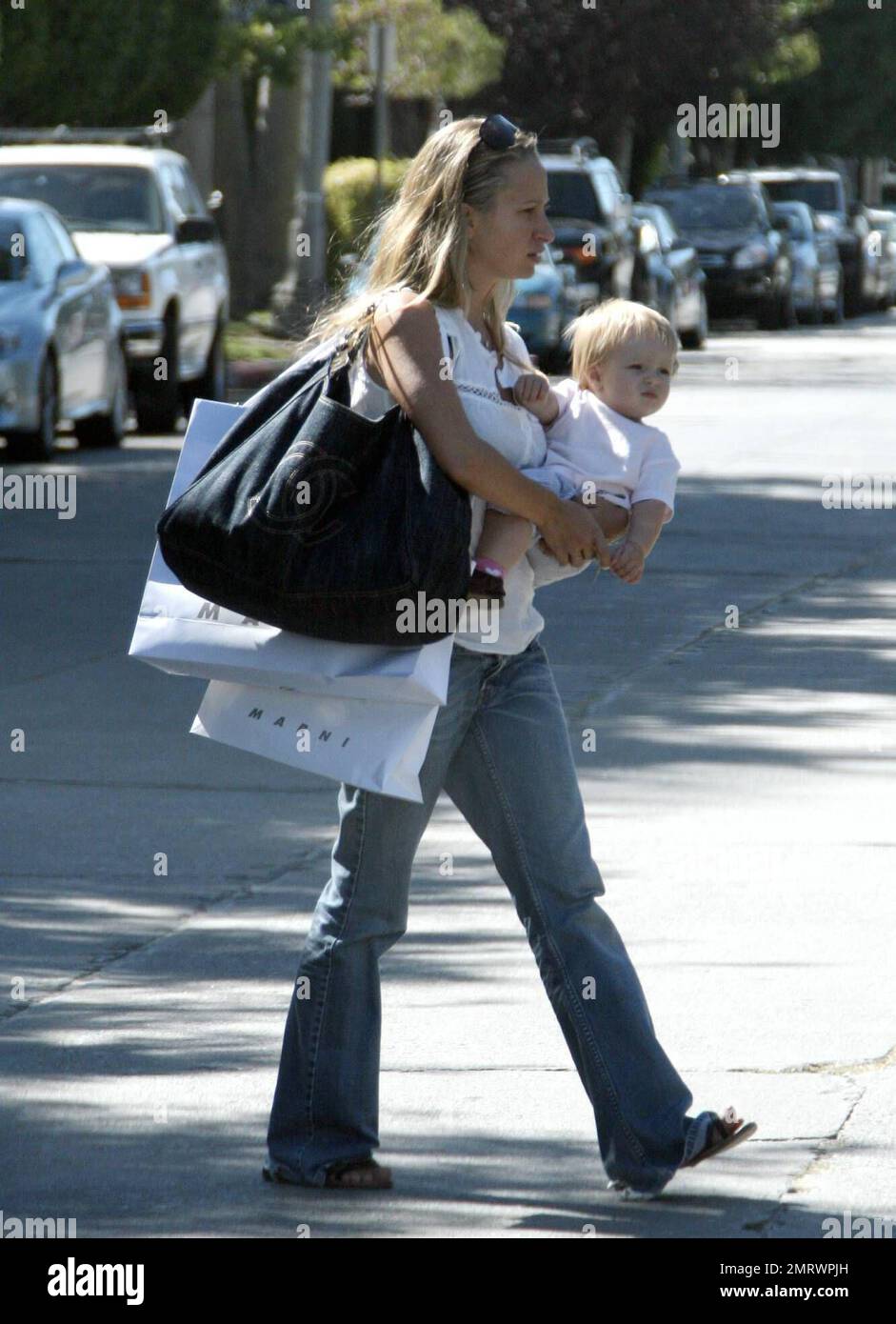 Exclusive!! Looks like Tobey Maguire's wife Jennifer and daughter Ruby ...