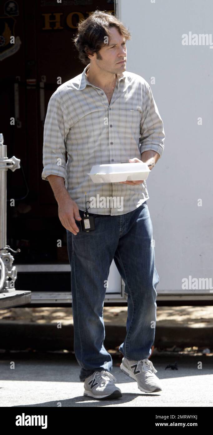 Leslie Mann and Paul Rudd wave while taking a break from filming on the ...