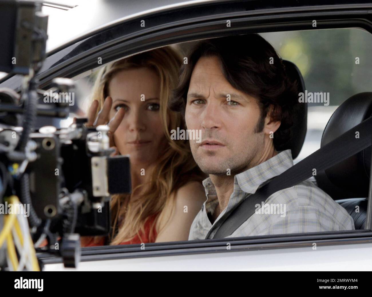 Leslie Mann and Paul Rudd wave while taking a break from filming on the ...
