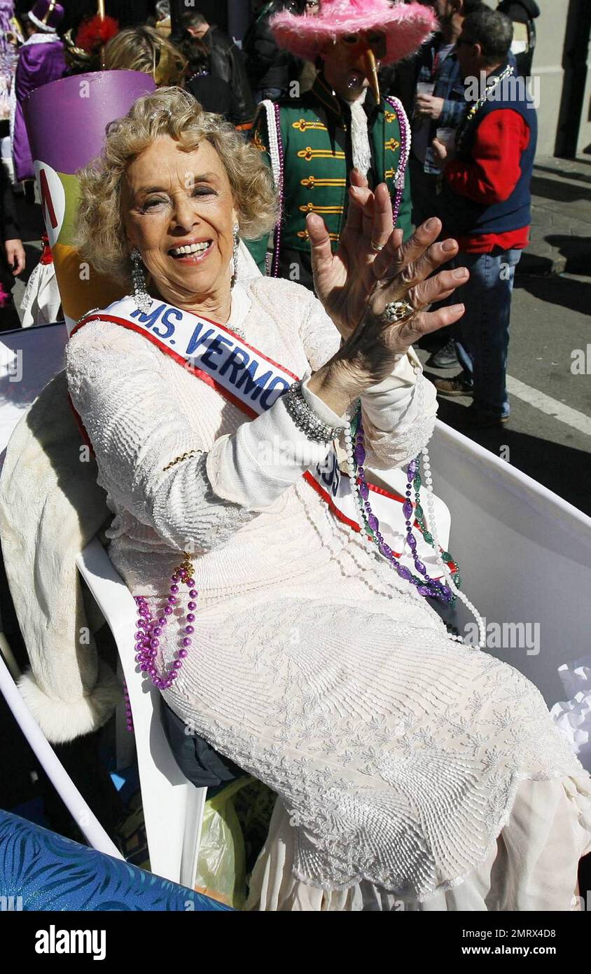 Carnival goers enjoy the sights and sounds of Mardi Gras 2010. New ...
