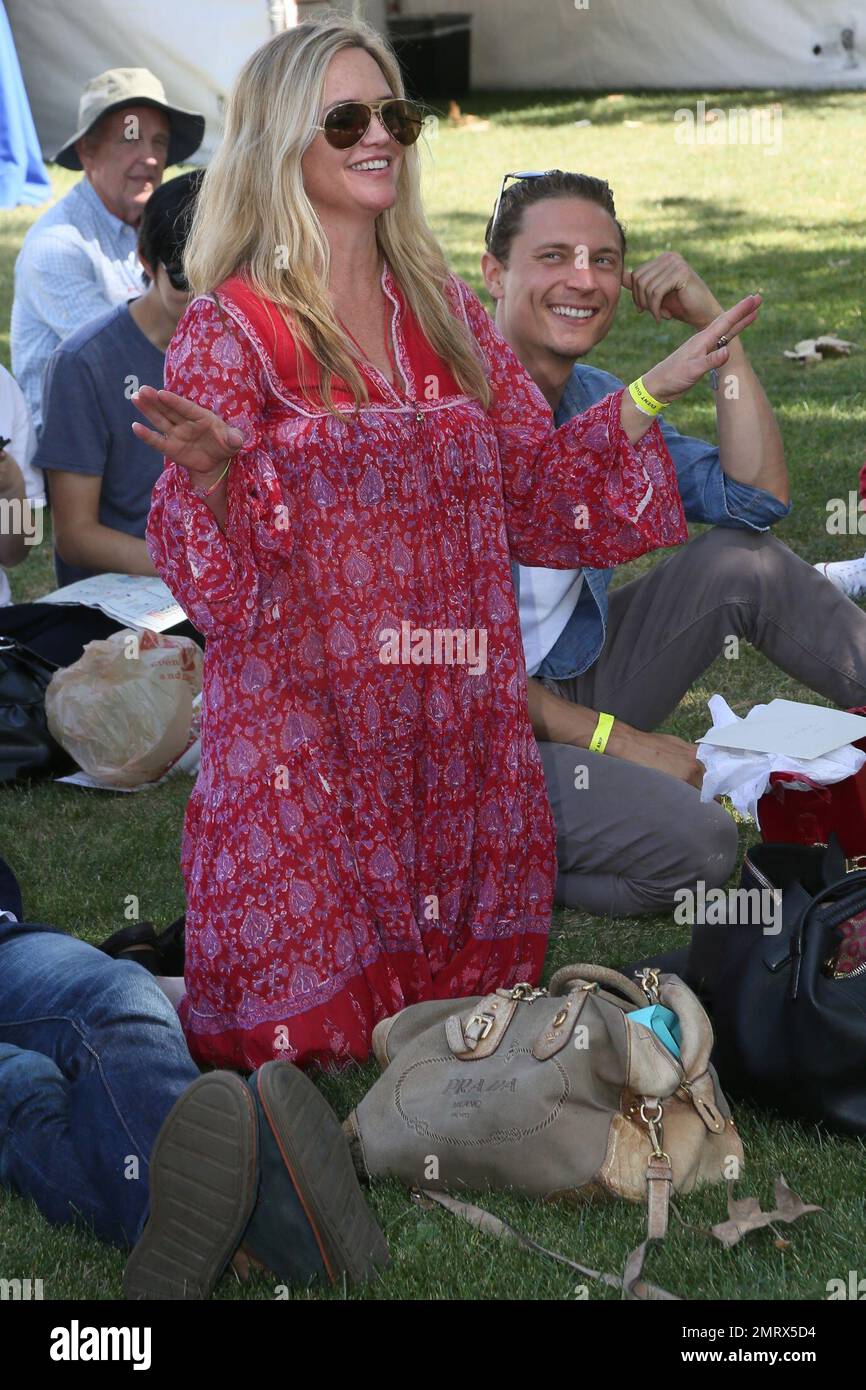 Maria bello and girlfriend clare munn hi-res stock photography and ...