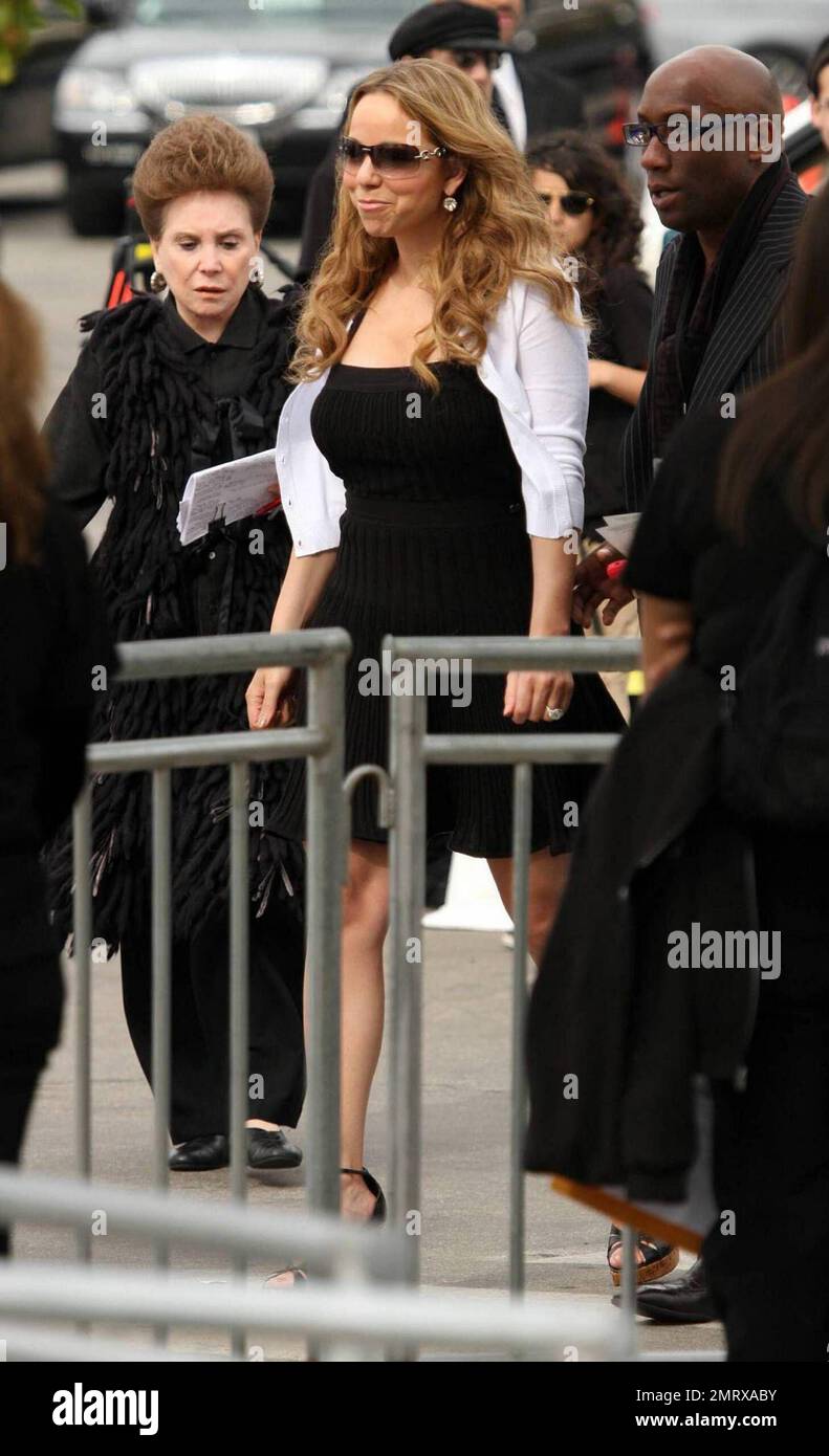 Mariah Carey greets fans as she enters the Spirit Awards in Santa ...