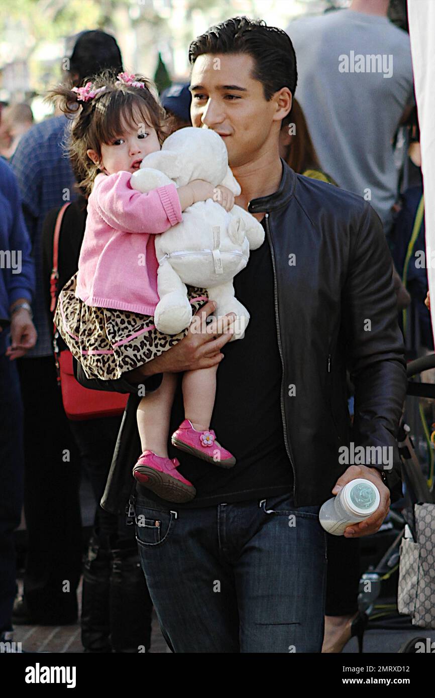 'Extra' host Mario Lopez takes a break from taping the show at The ...