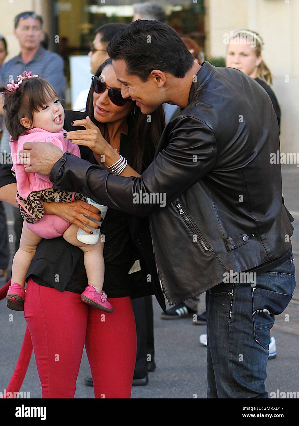 'Extra' host Mario Lopez takes a break from taping the show at The ...