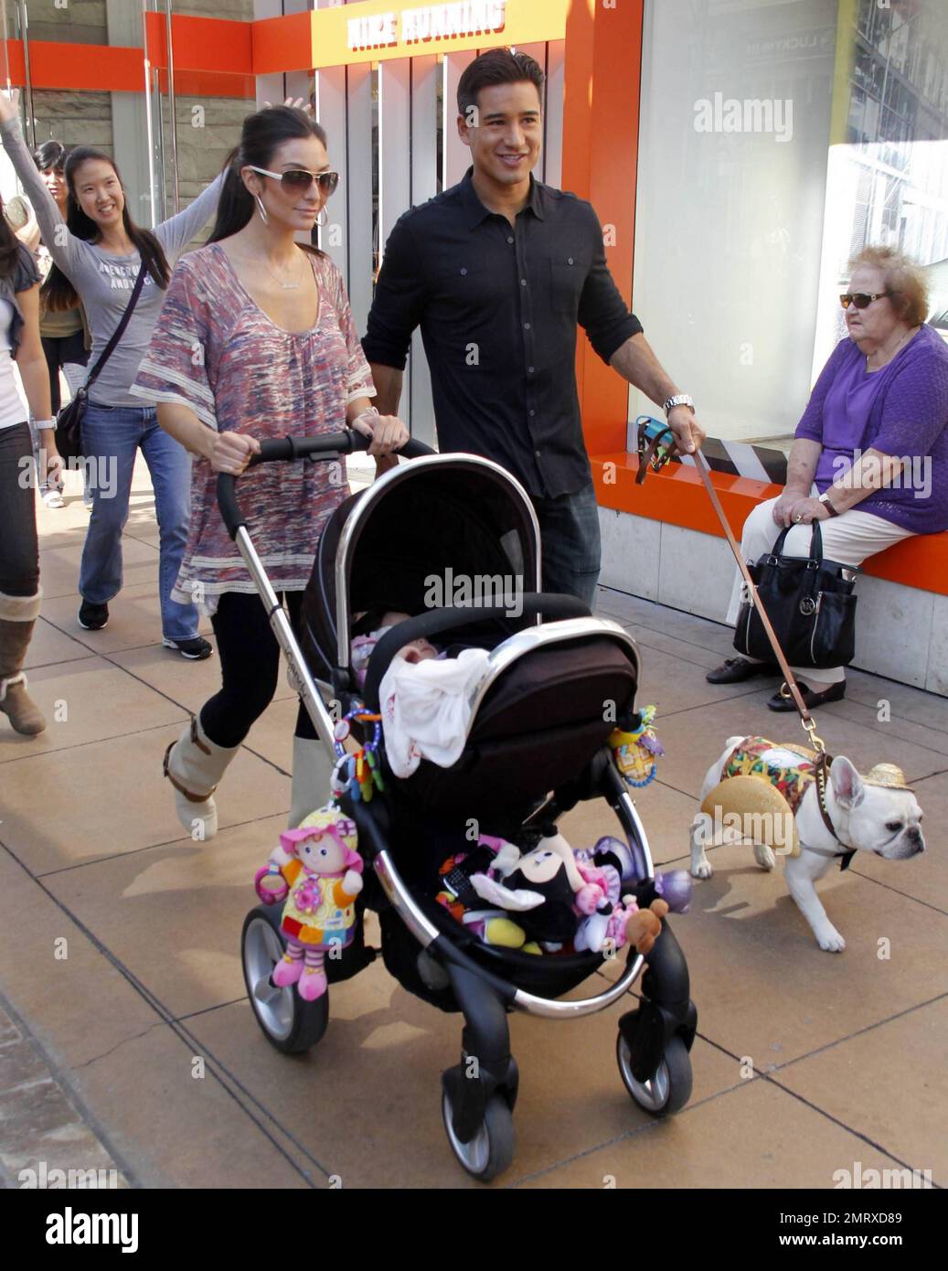 Mario Lopez and Courtney Mazza show off their daughter Gia in her ...