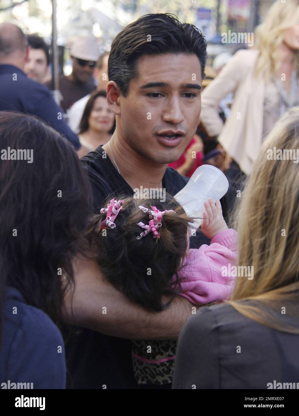 'Extra' host Mario Lopez takes a break from taping the show at The ...
