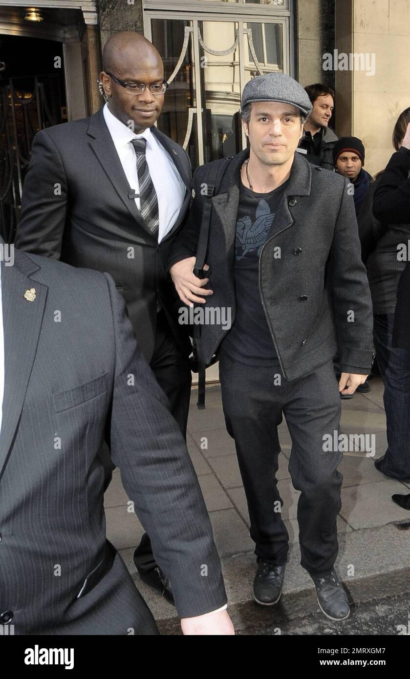 "The Kids Are Alright" star Mark Ruffalo flashes a peace sign while ...