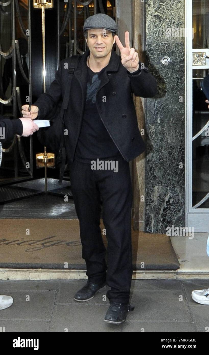 "The Kids Are Alright" star Mark Ruffalo flashes a peace sign while ...