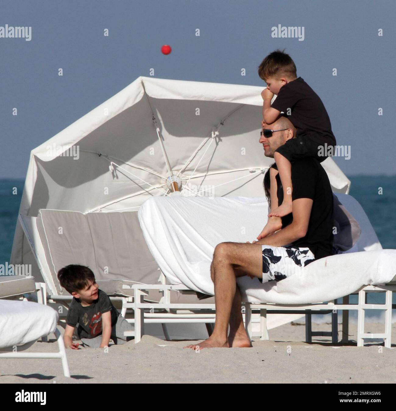 EXCLUSIVE!! British actor Mark Strong spends Christmas Eve on the beach ...