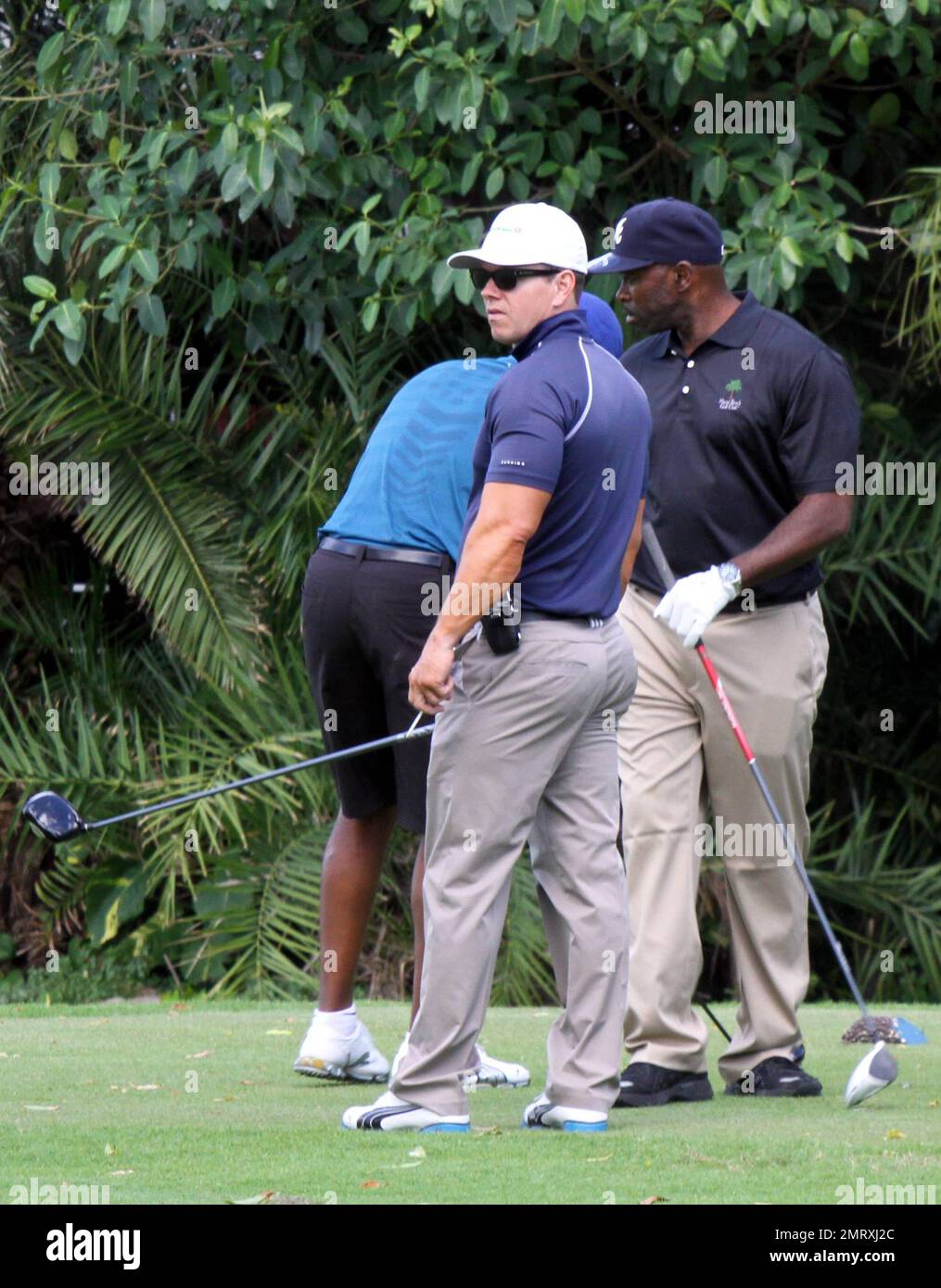 Taking a break from filming, actor Mark Wahlberg shows off his bulky ...