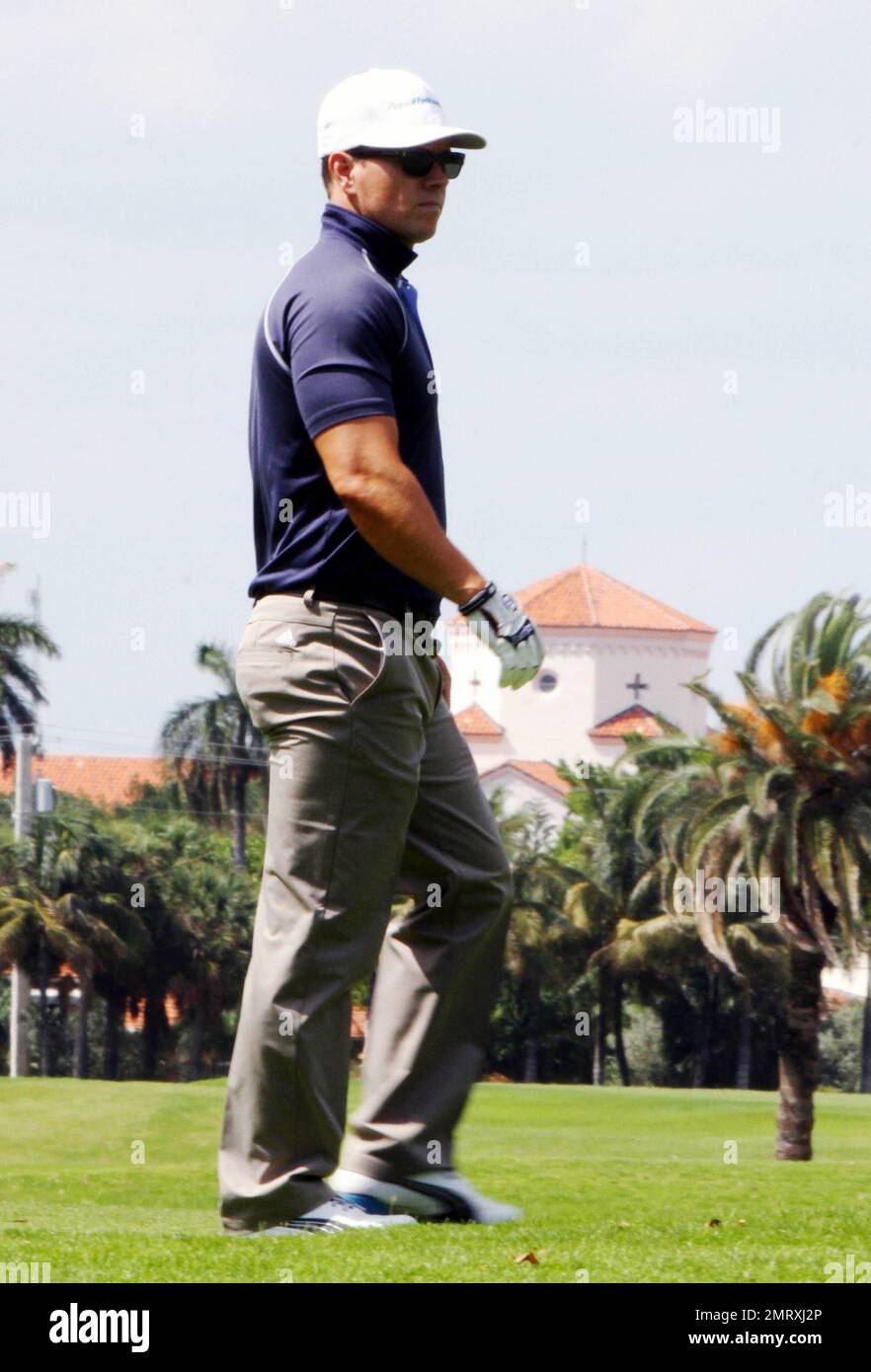 Taking a break from filming, actor Mark Wahlberg shows off his bulky ...