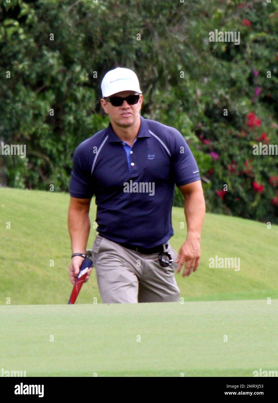 Taking a break from filming, actor Mark Wahlberg shows off his bulky ...