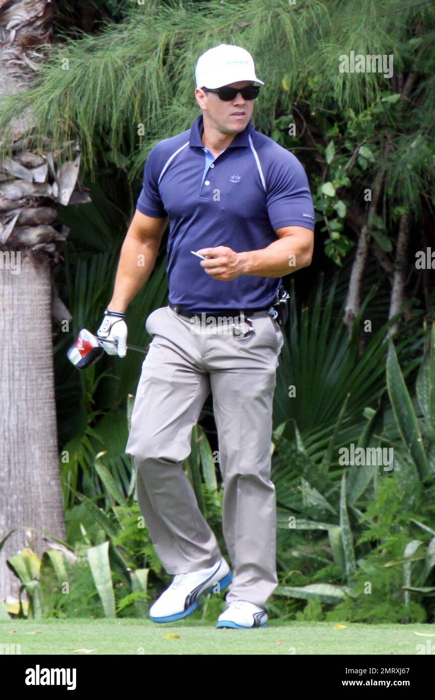 Taking a break from filming, actor Mark Wahlberg shows off his bulky ...