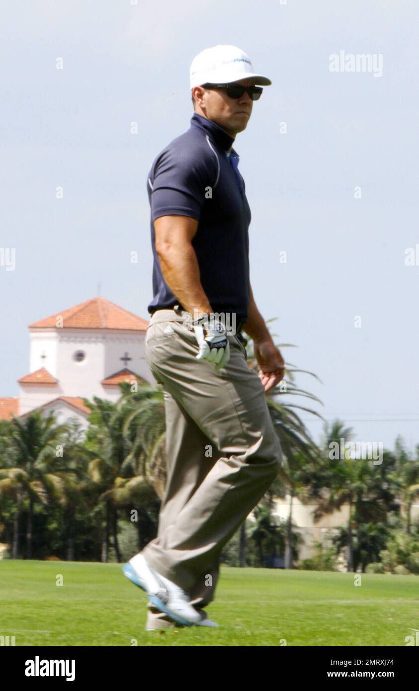 Taking a break from filming, actor Mark Wahlberg shows off his bulky ...