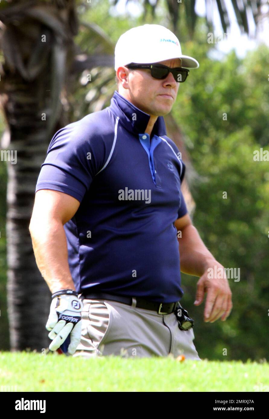 Taking a break from filming, actor Mark Wahlberg shows off his bulky ...