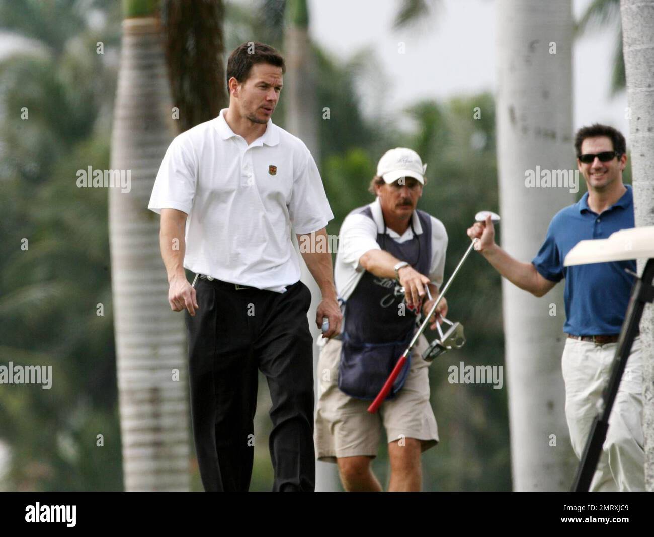 Exclusive!! Oceans Thirteen actor Mark Wahlberg gets away from the ...