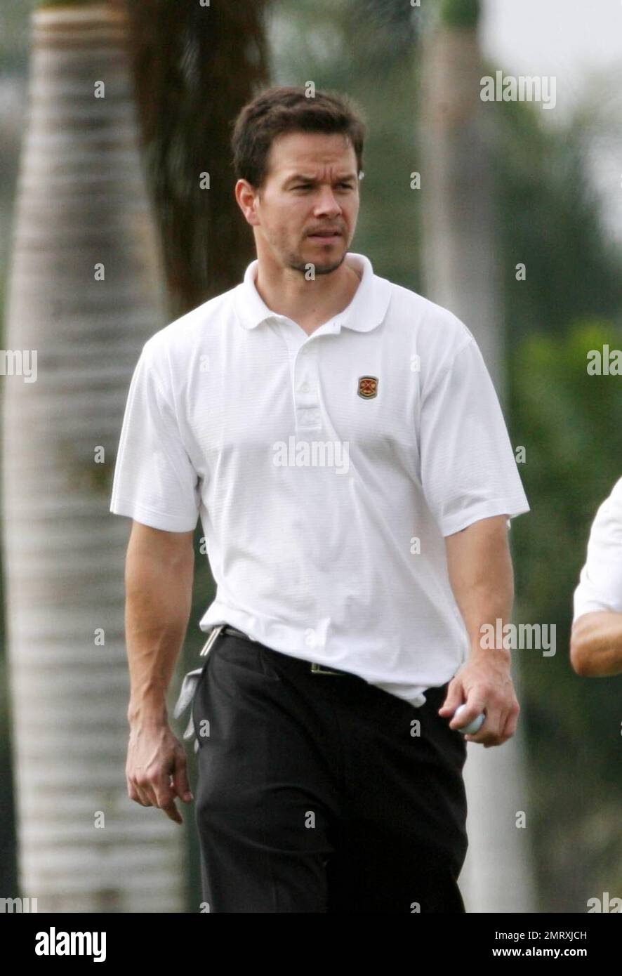 Exclusive!! Oceans Thirteen actor Mark Wahlberg gets away from the ...