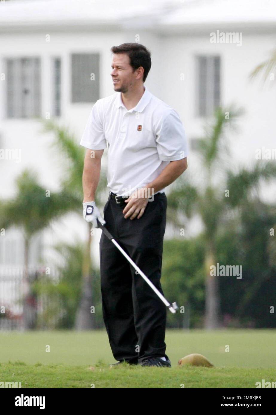 Exclusive!! Oceans Thirteen actor Mark Wahlberg gets away from the ...