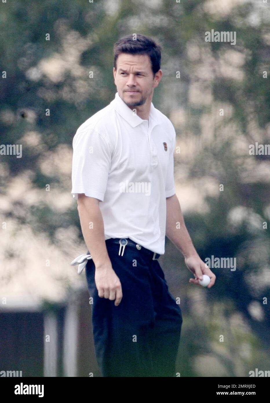 Exclusive!! Oceans Thirteen actor Mark Wahlberg gets away from the ...