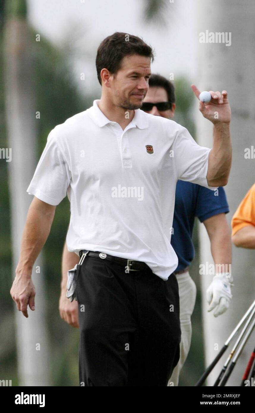 Exclusive!! Oceans Thirteen actor Mark Wahlberg gets away from the ...