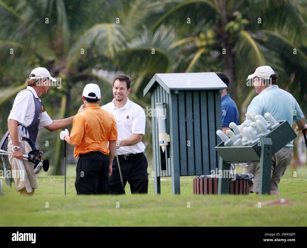 Exclusive!! Oceans Thirteen actor Mark Wahlberg gets away from the ...