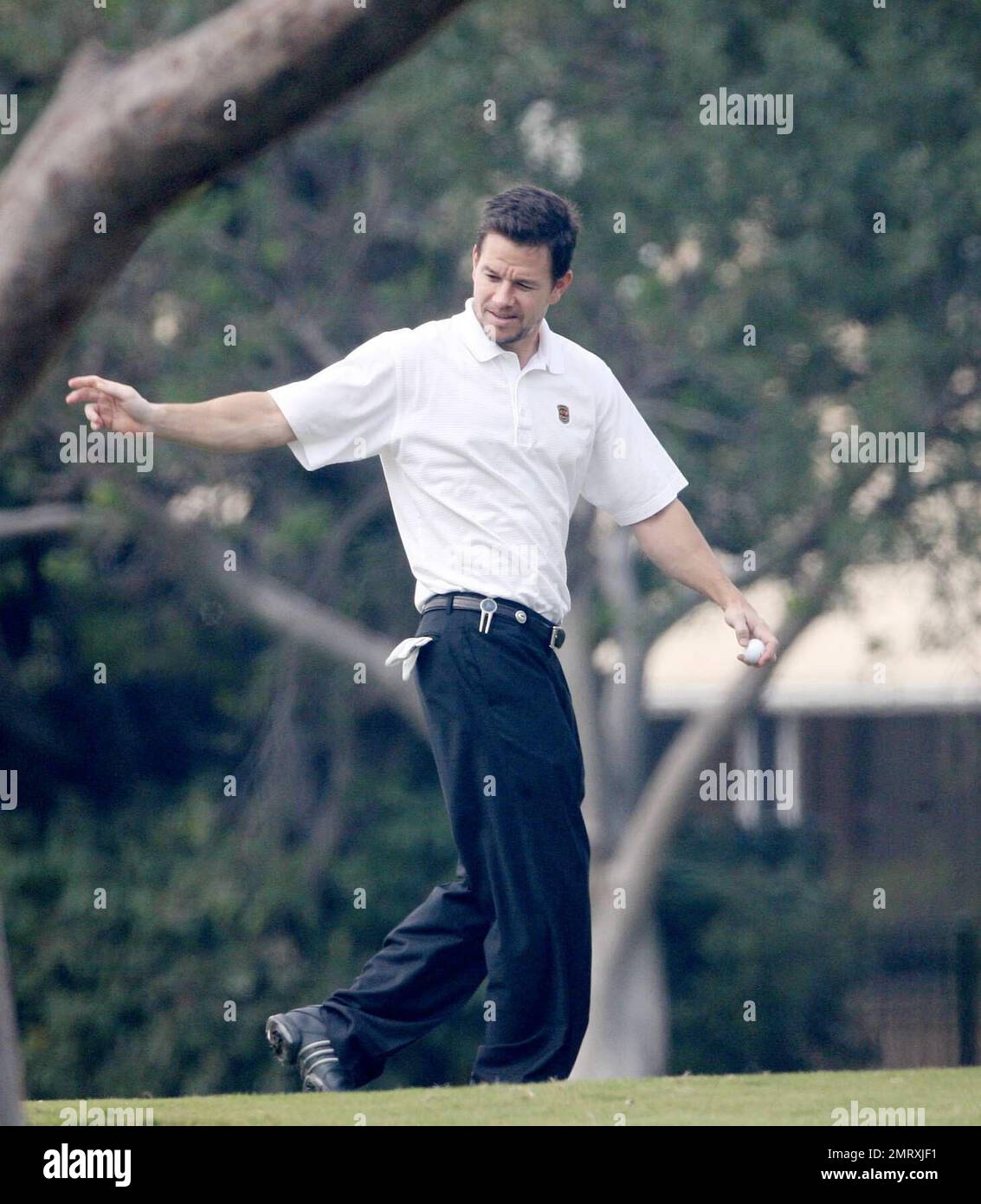 Exclusive!! Oceans Thirteen actor Mark Wahlberg gets away from the ...