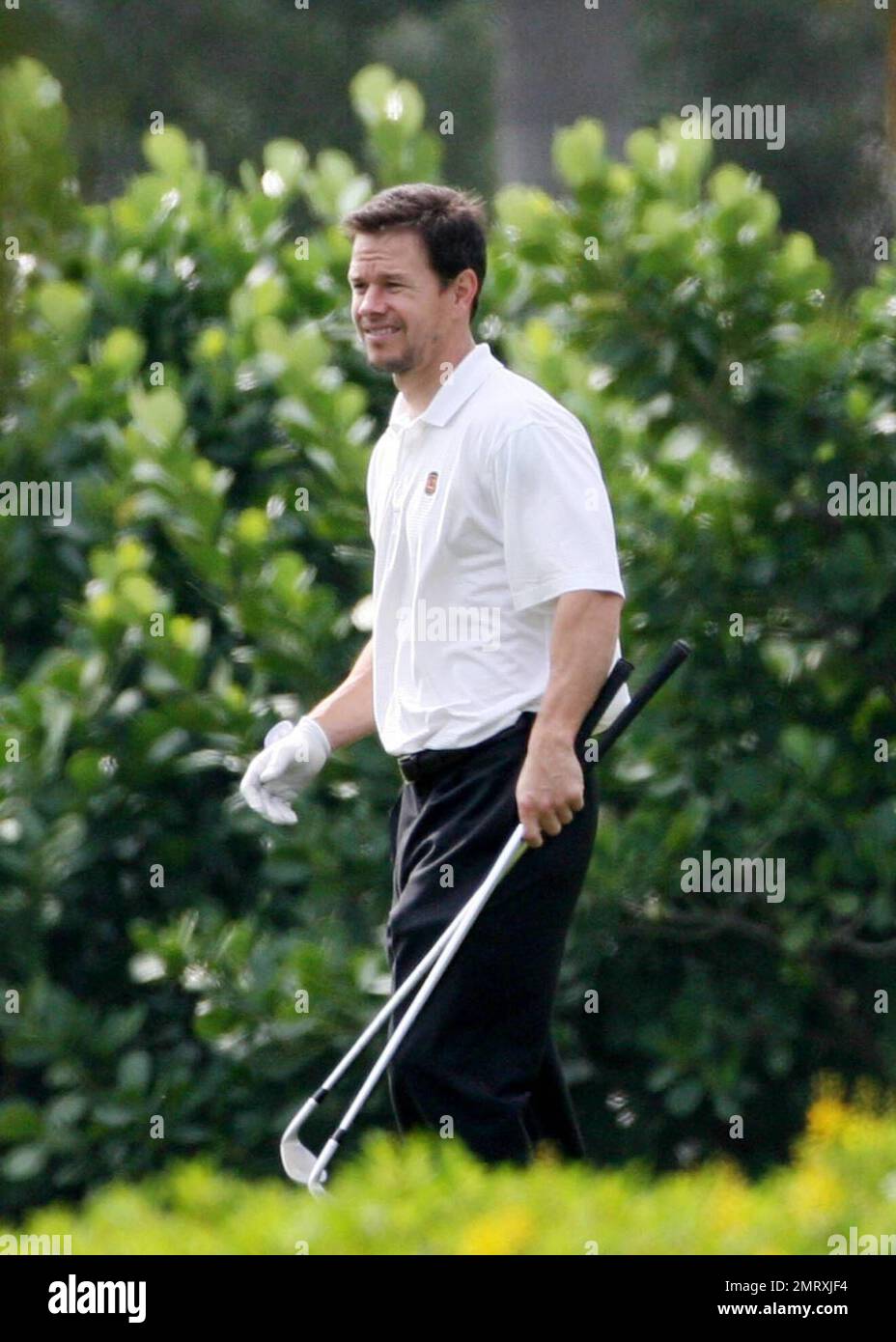 Exclusive!! Oceans Thirteen actor Mark Wahlberg gets away from the ...