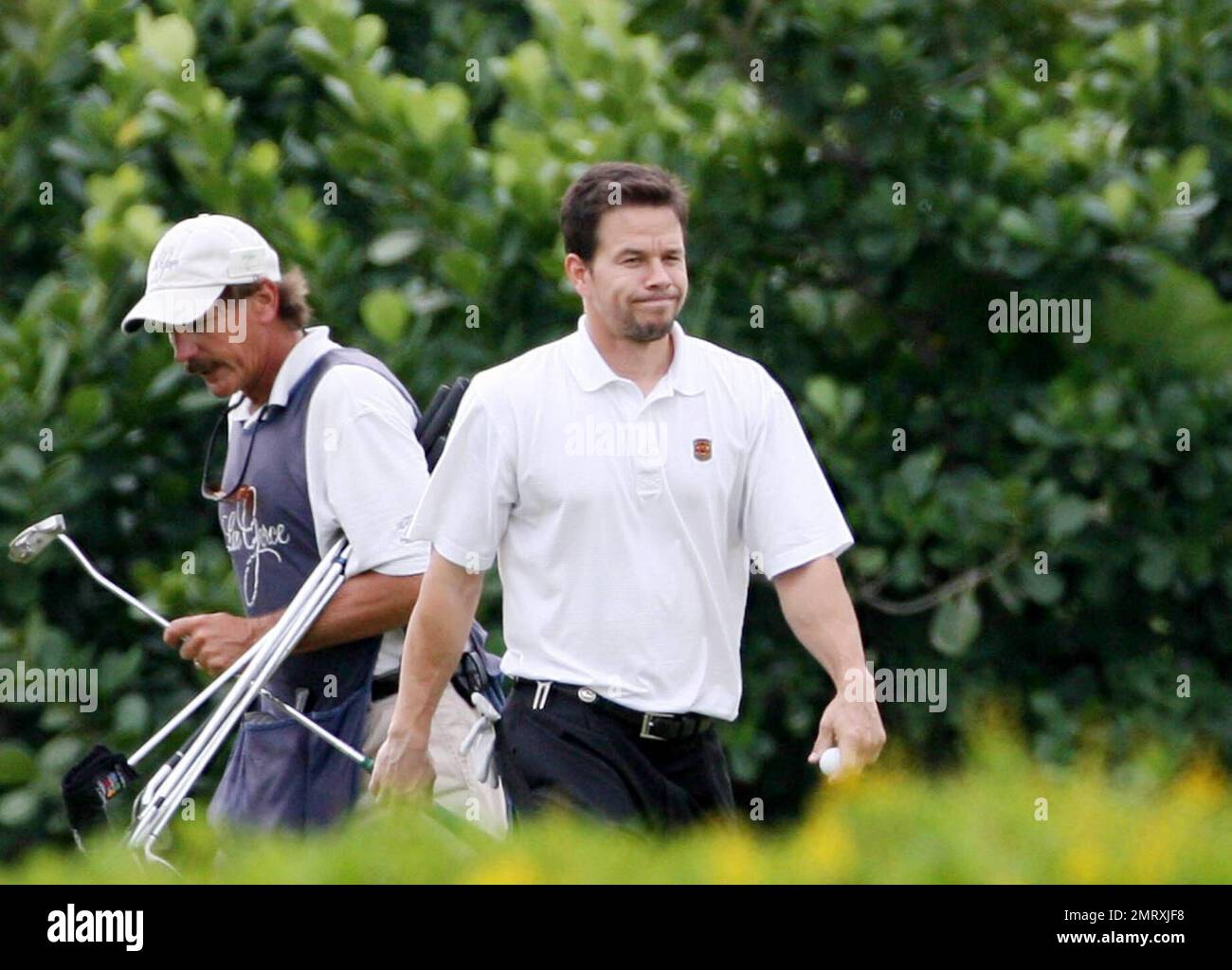 Exclusive!! Oceans Thirteen actor Mark Wahlberg gets away from the ...