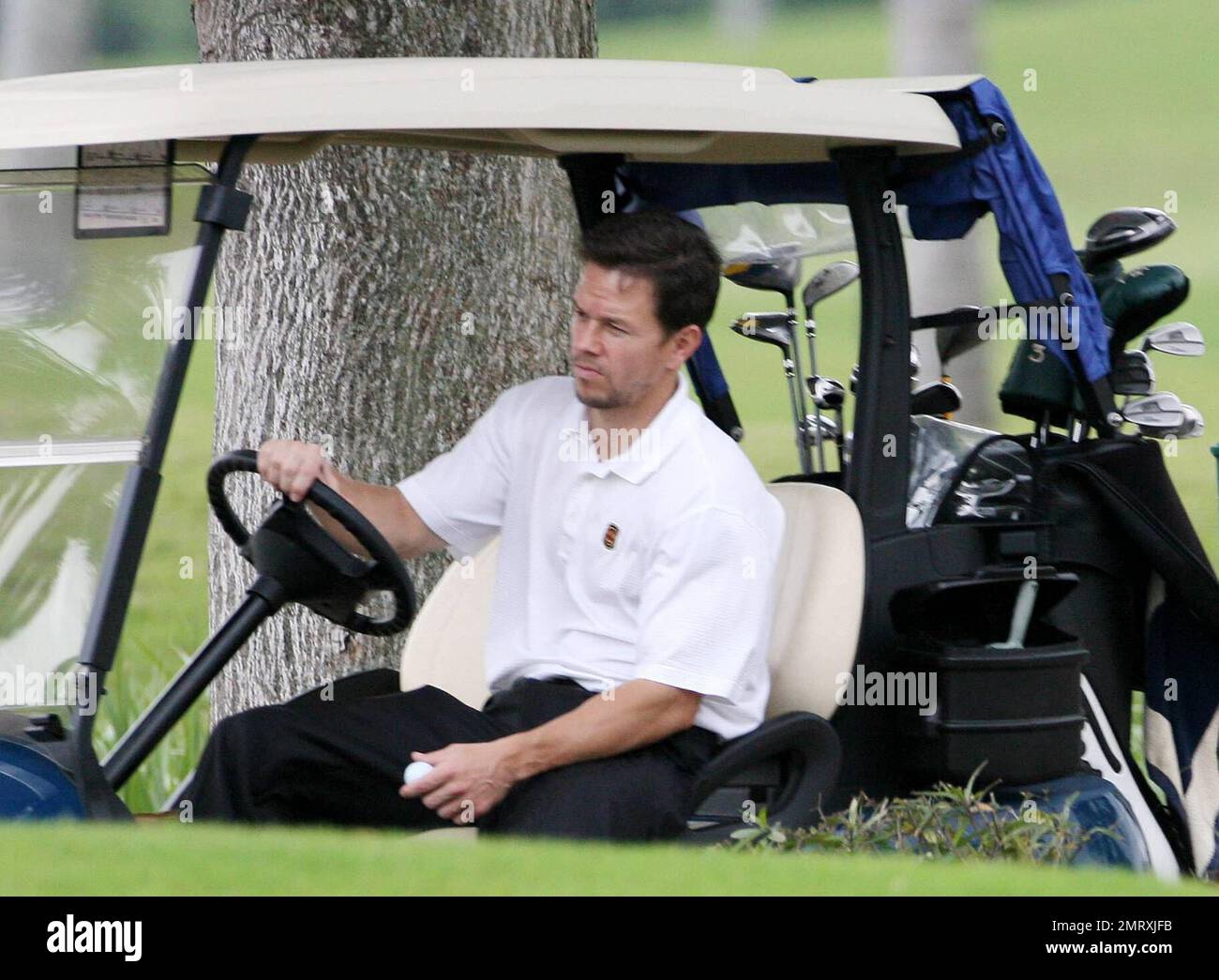 Exclusive!! Oceans Thirteen actor Mark Wahlberg gets away from the ...