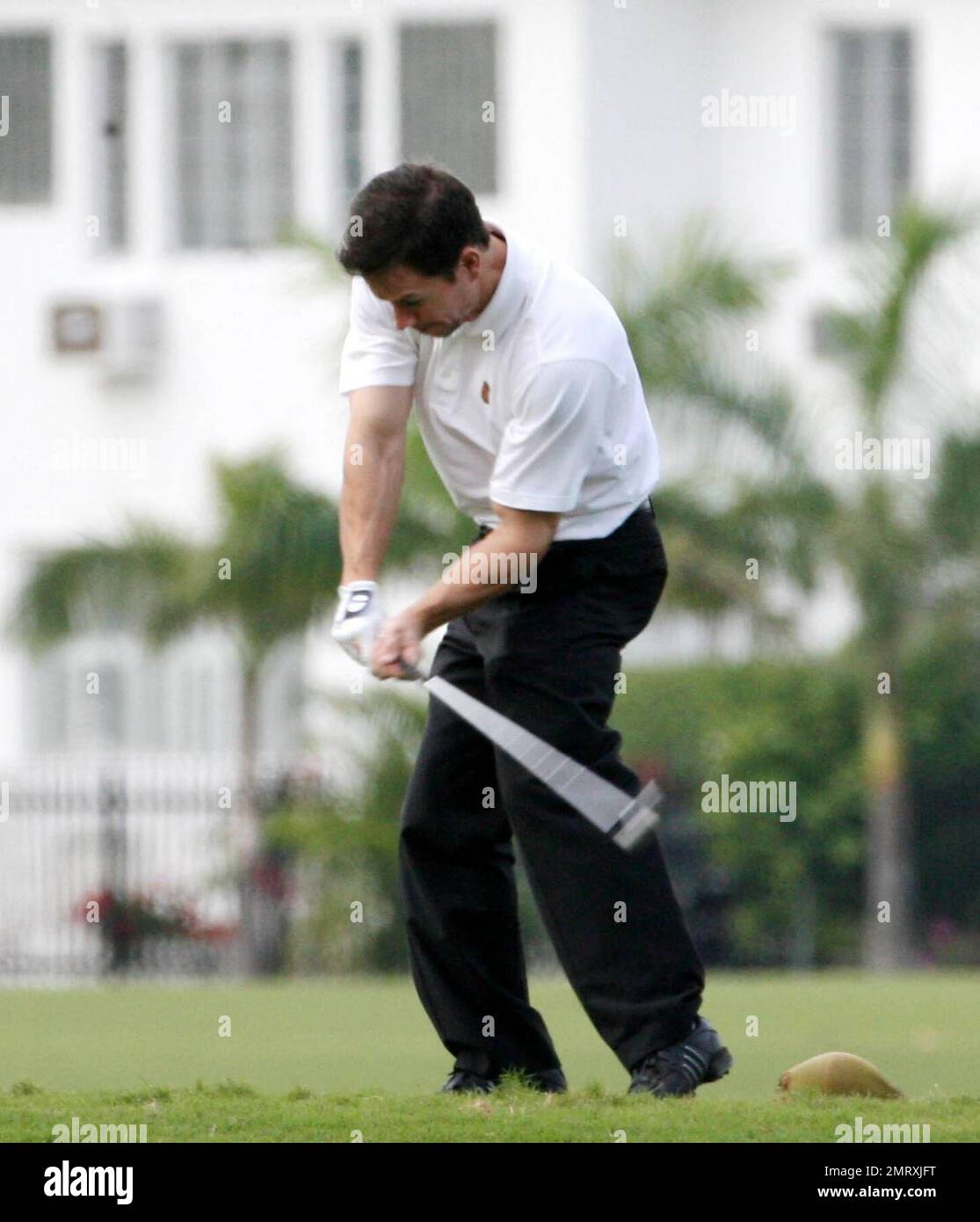 Exclusive!! Oceans Thirteen actor Mark Wahlberg gets away from the ...