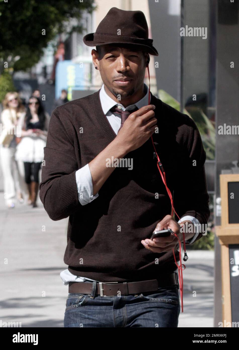 Actor Marlon Wayans was spotted on famed Robertson Blvd in West ...