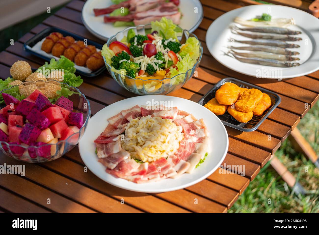 Outdoor barbecue scenery hi-res stock photography and images - Alamy