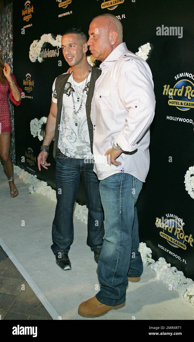 Mike "The Situation" Sorrentino (L) and restaurant owner Steve ...