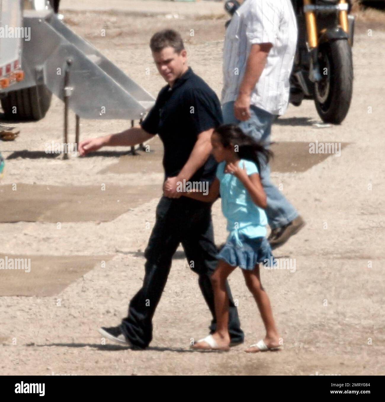 Matt Damon brings his family along to the set of Oceans Thirteen ...