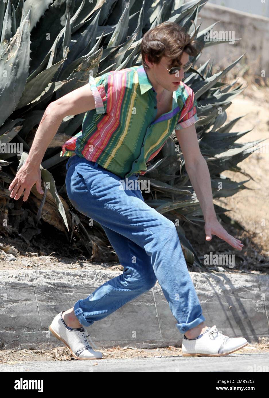 EXCLUSIVE!! "Doctor Who" star Matt Smith cuts his arm on a cactus ...