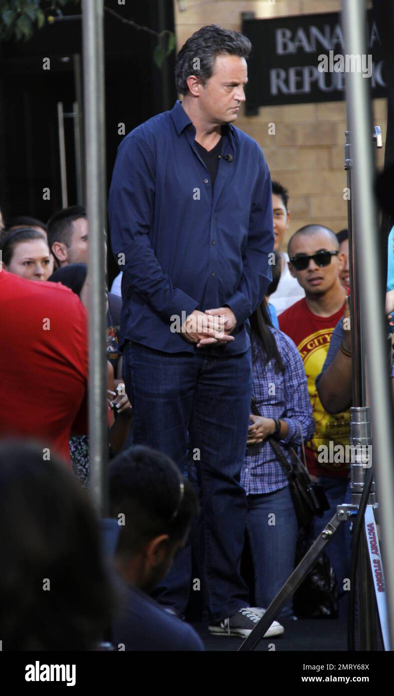 "Go On" star Matthew Perry makes an appearance at The Grove shopping ...