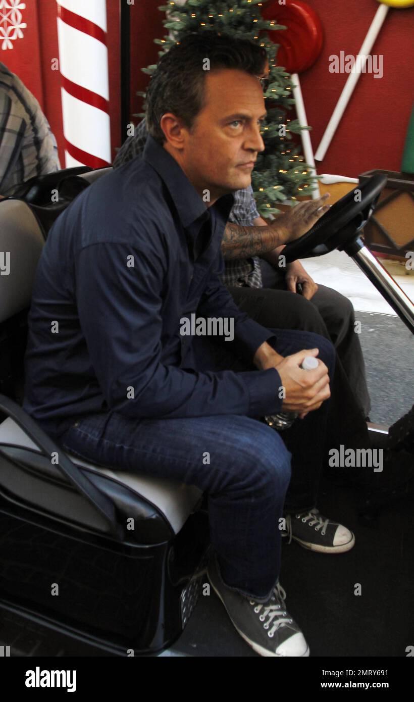 "Go On" star Matthew Perry makes an appearance at The Grove shopping ...