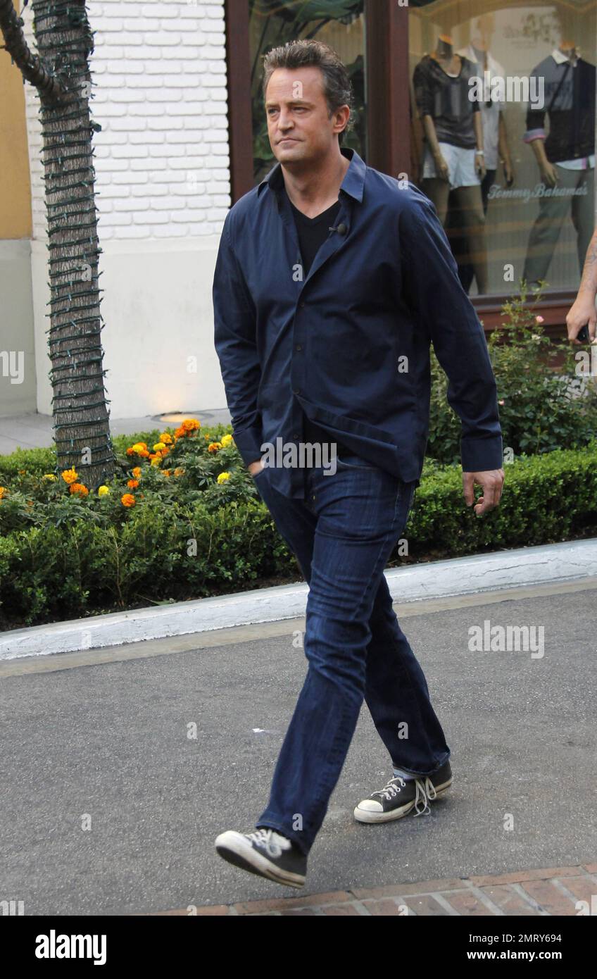"Go On" star Matthew Perry makes an appearance at The Grove shopping ...