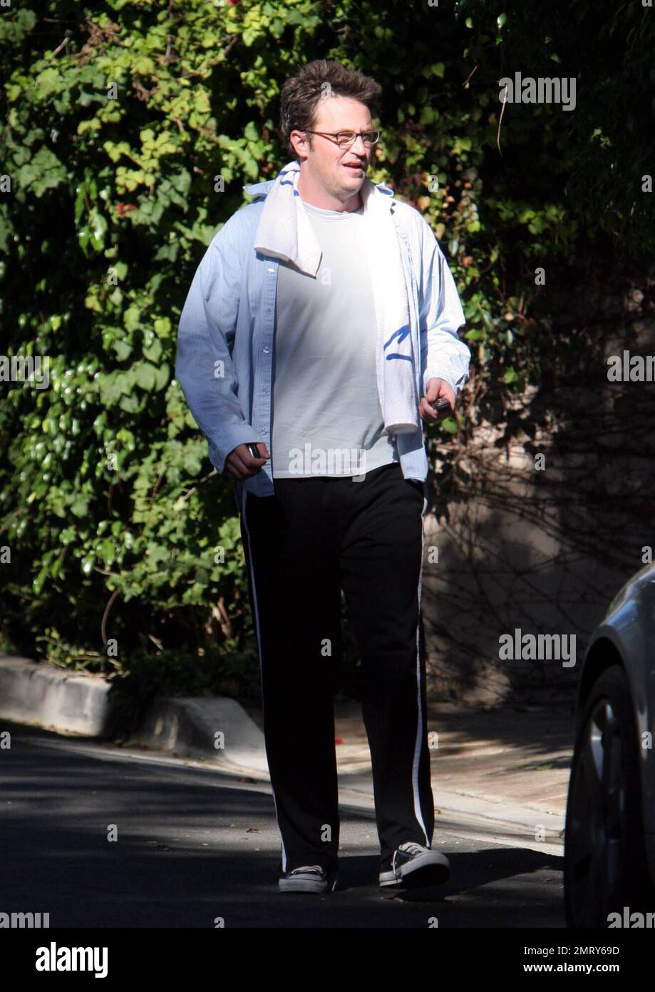 Matthew Perry, wearing glasses, works off some holiday pounds at a gym ...