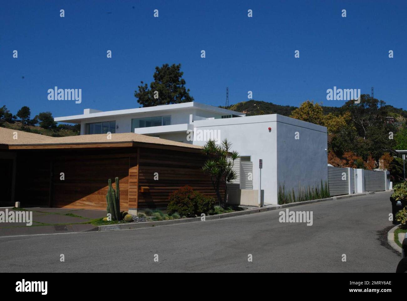 Exclusive!! This is reportedly Matthew Perry's new house in the hills ...