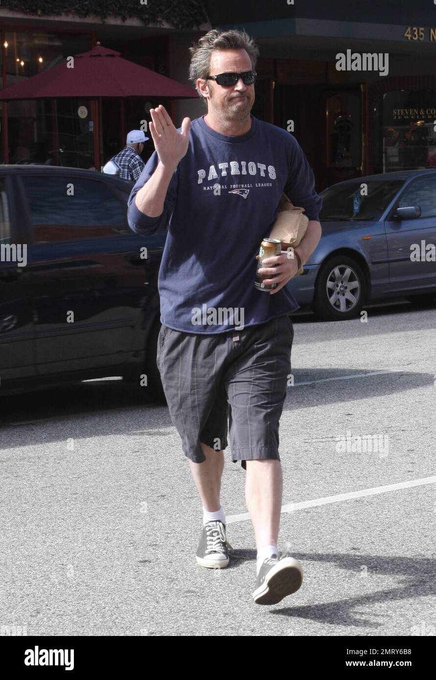 Actor walking waving hi-res stock photography and images - Alamy