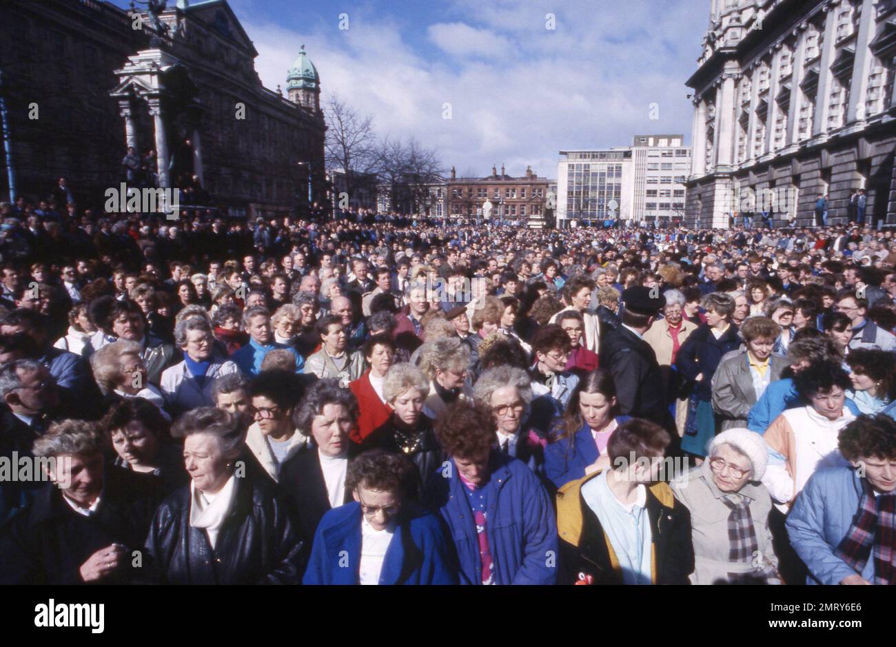 Thousands gather at a commemoration service for British soldiers ...