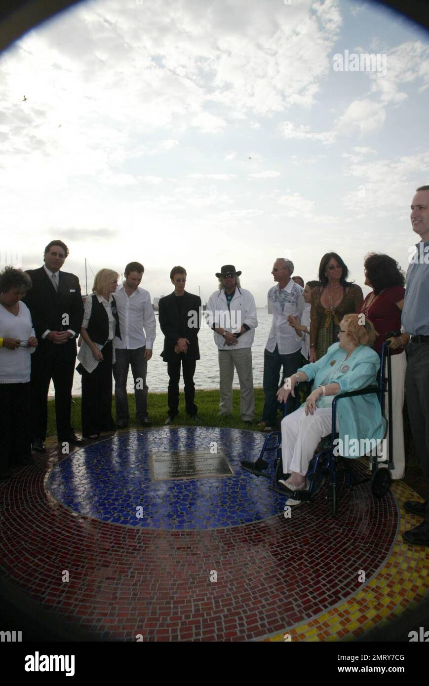 Maurice Gibb's family, friends and fans gather at The Maurice Gibb ...
