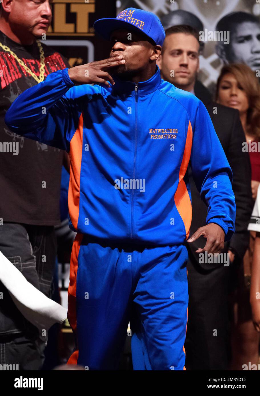 Weigh in mgm hi-res stock photography and images - Alamy
